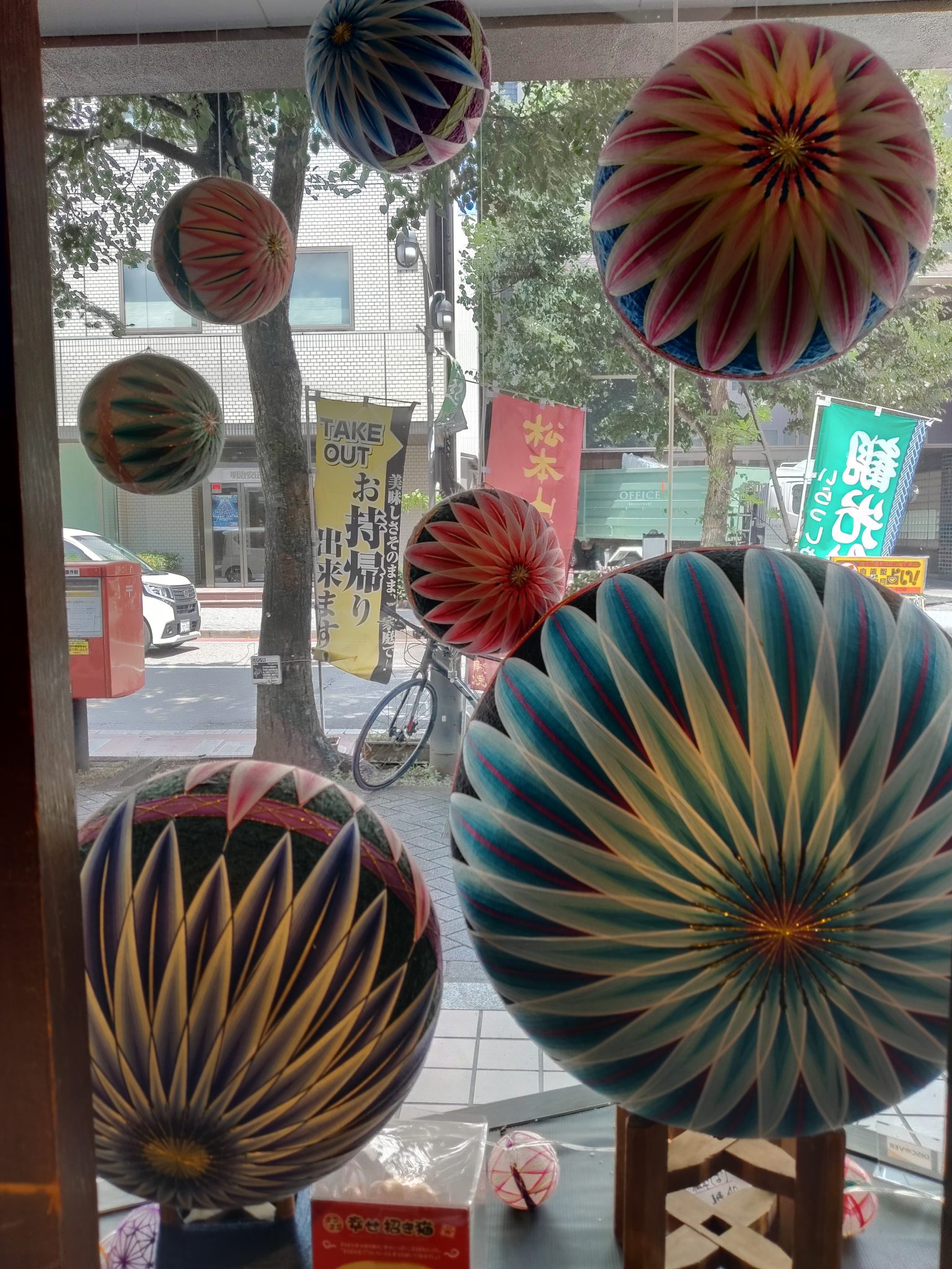 Feast Your Eyes on Some Silky, Colorful Temari - Traditional Japanese ...